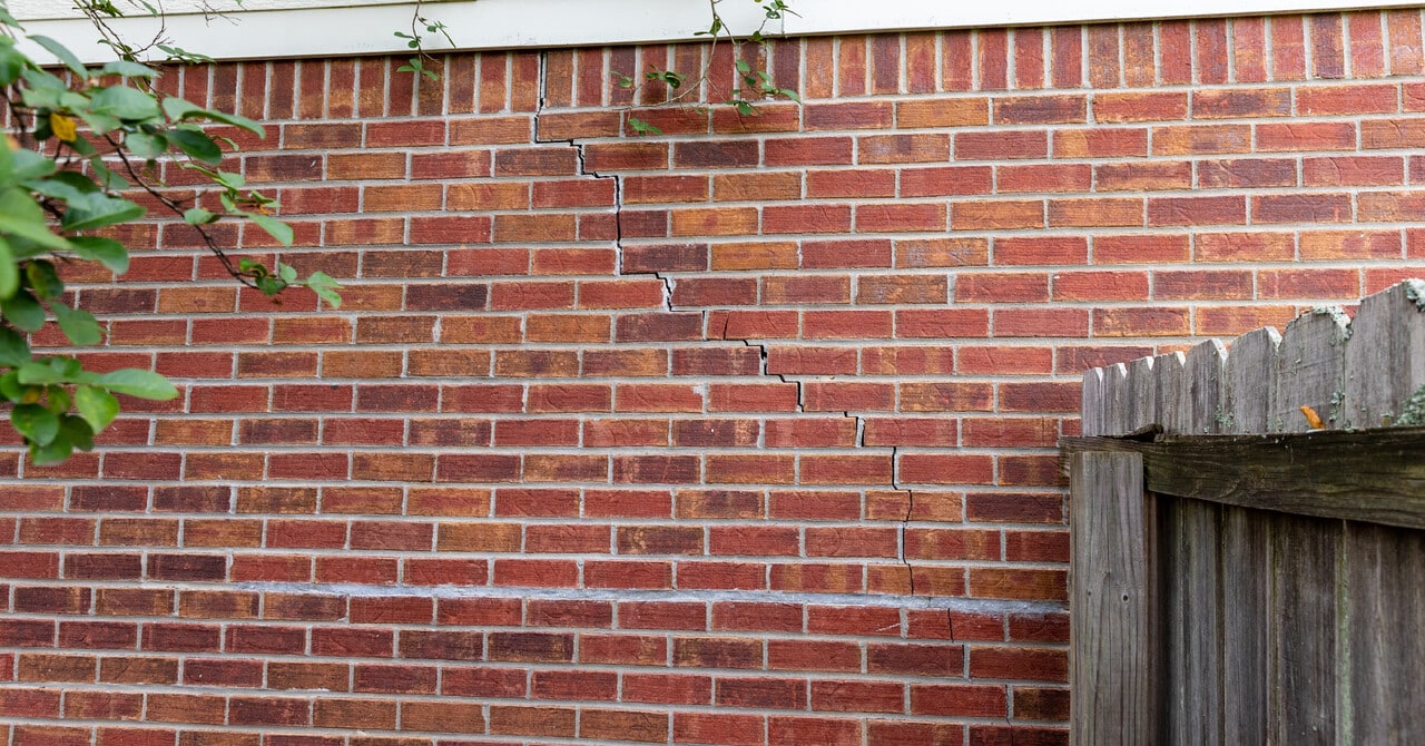 Foundation Crack Inspection Warning Signs | MBK Constructors